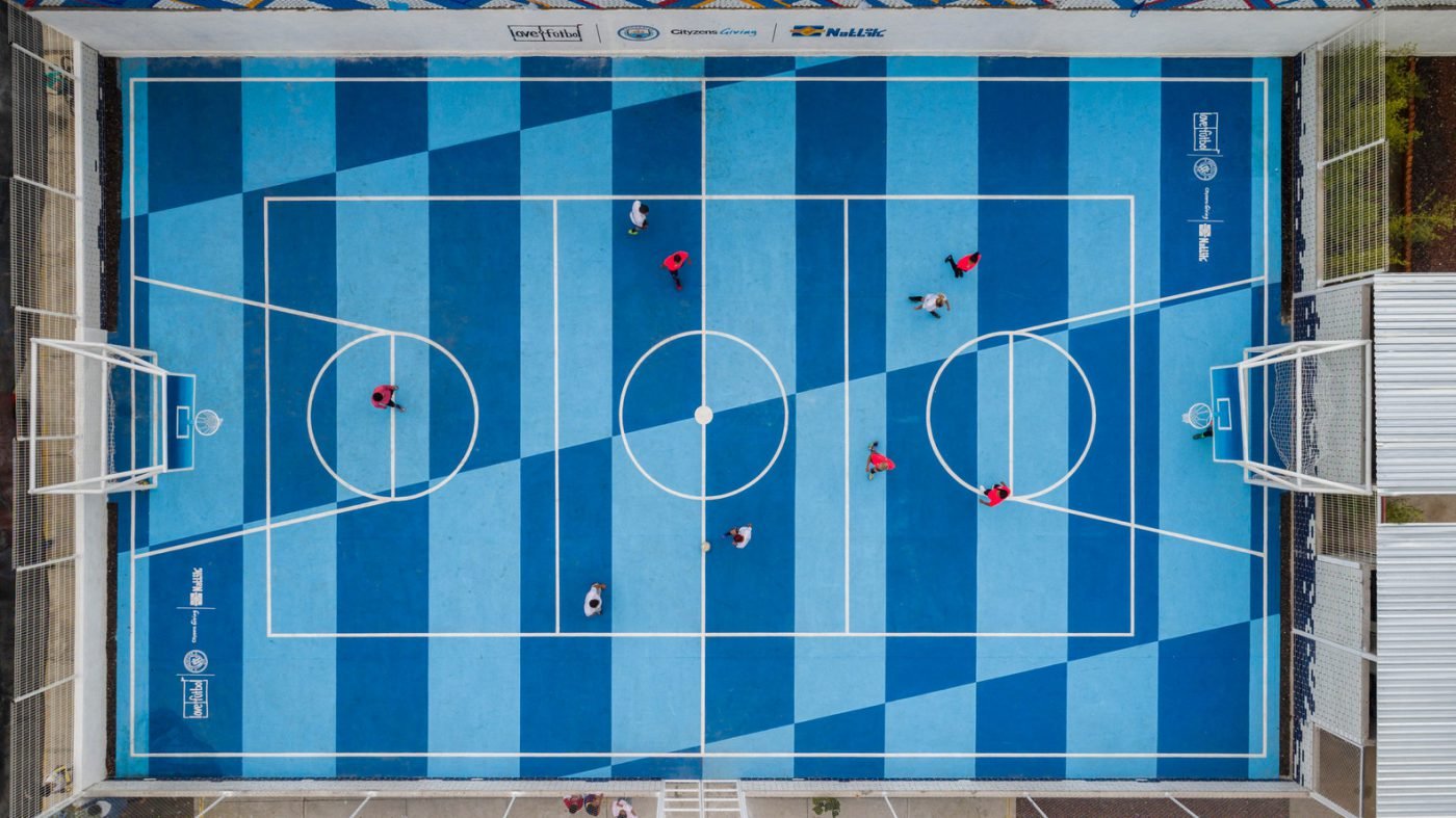 This Bright Blue Sports Court Turns Dull Lot Into Vibrant Community ...