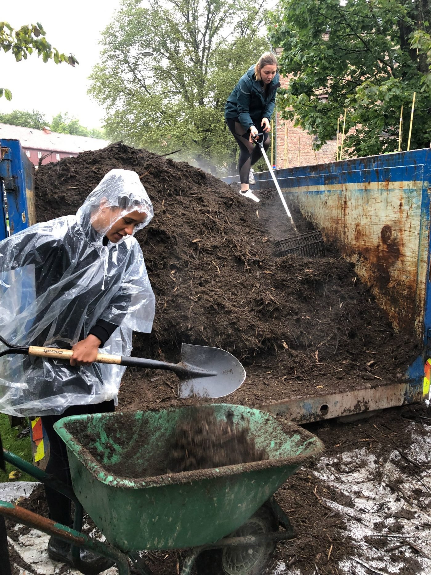 A City Bench Heated by Compost — Pop-Up City