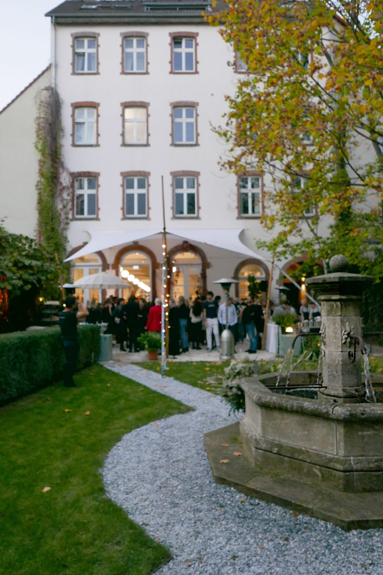 H&M Opens Hybrid Neighborhood Store in Berlin — Pop-Up City