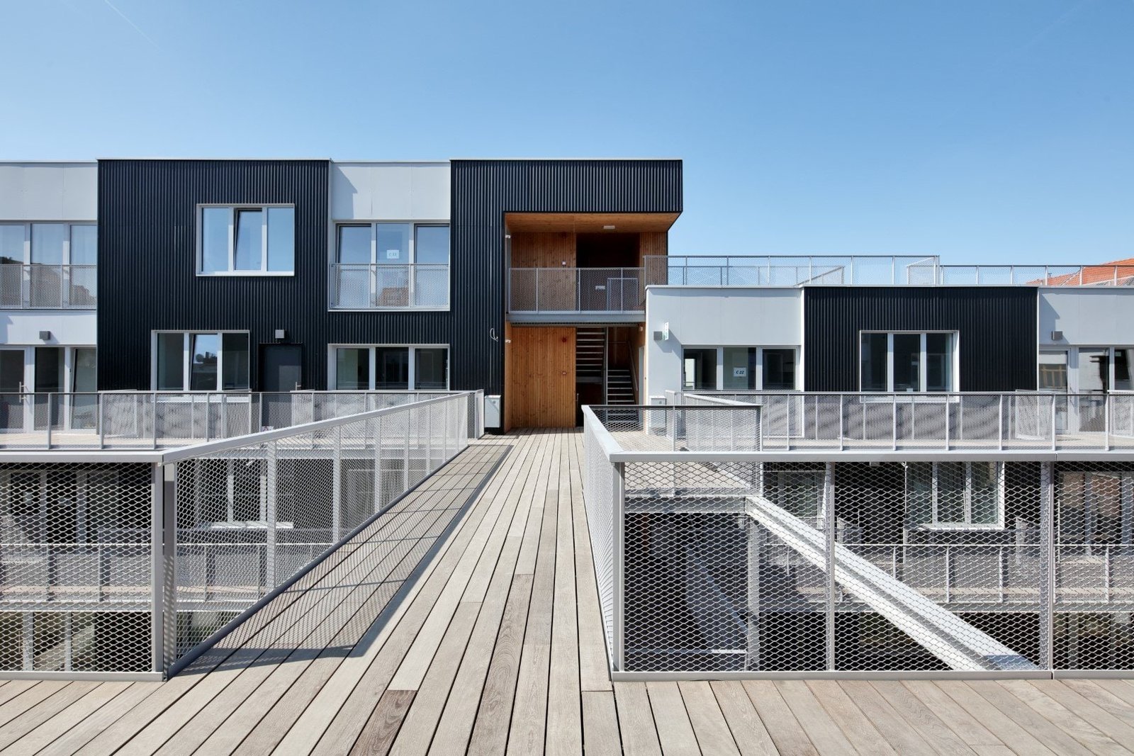 Footbridges Connect Residents in This Micro-Neighbourhood — Pop-Up City